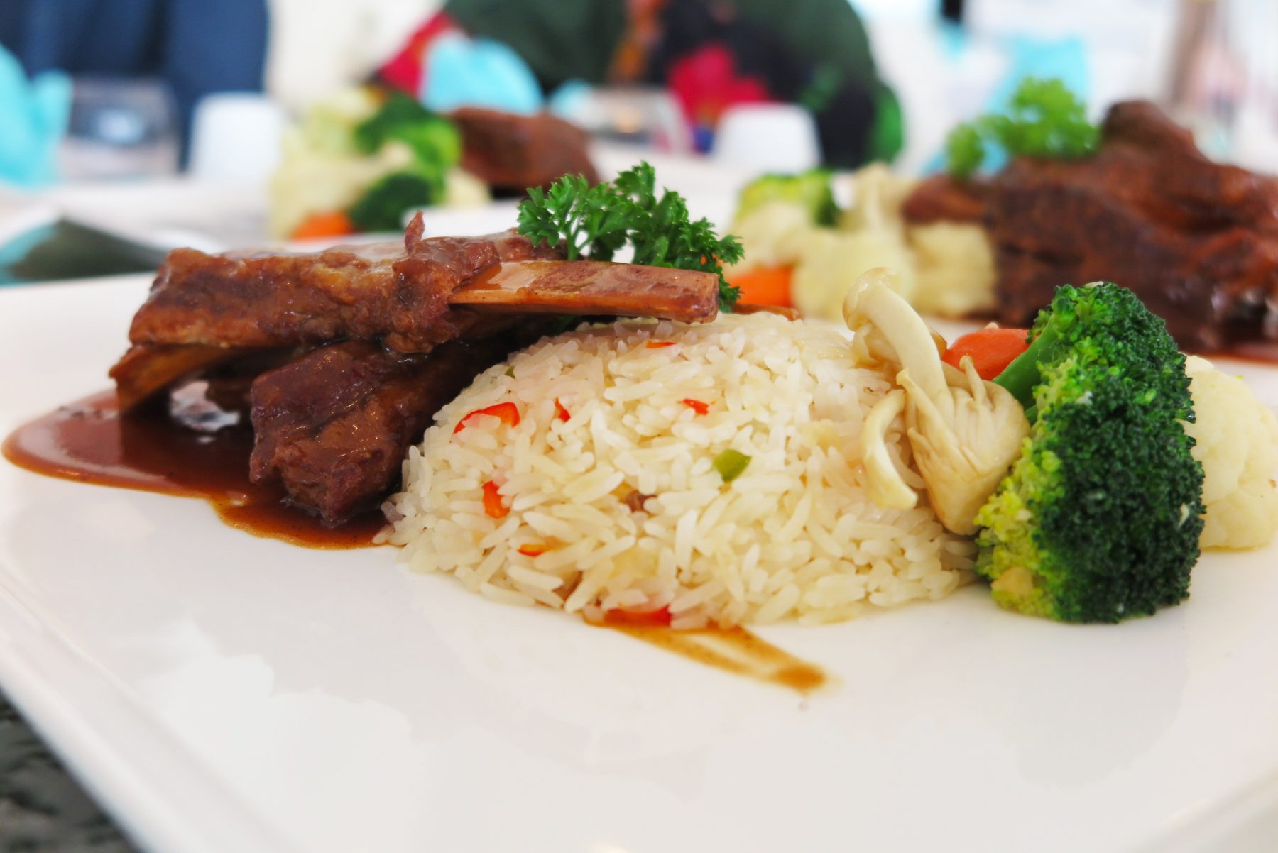 Horizons Restaurant Wows Meat Lovers With Braised Beef Ribs Lunch ...