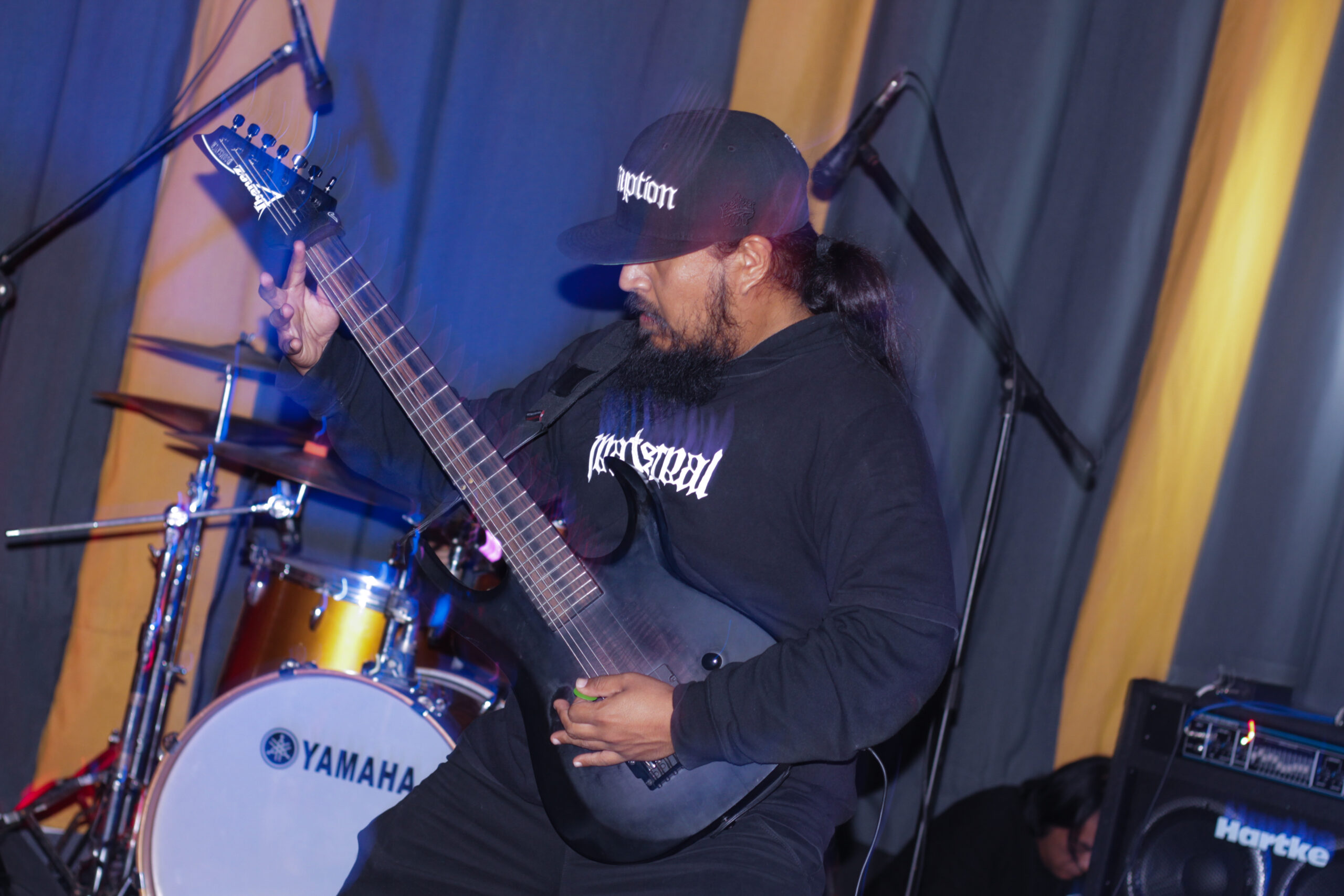 BiG Buzz : We're Goin' To The Revolution - Borneo Insider's Guide